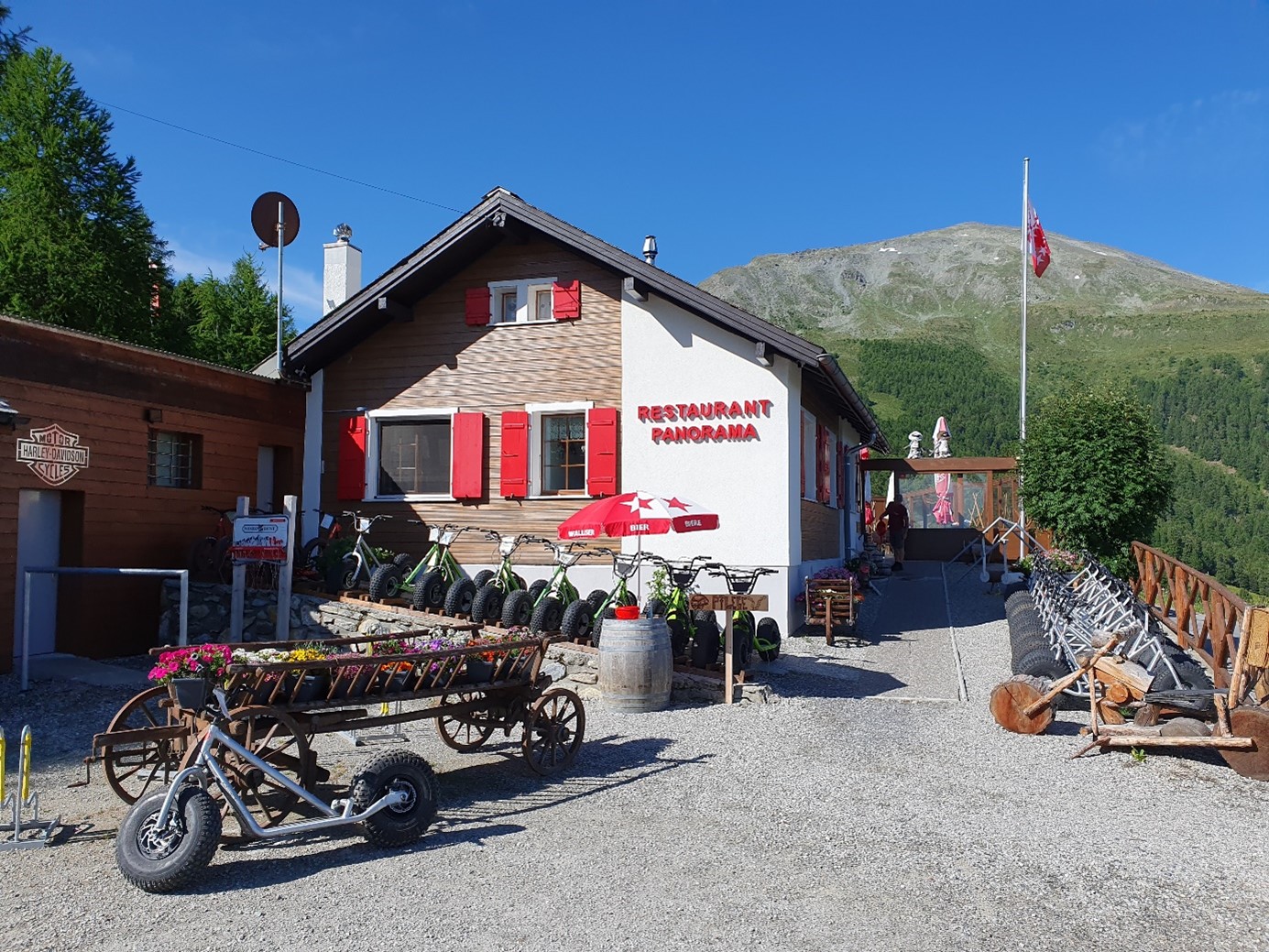 Restaurant Panorama: Der Treffpunkt auf der Bürchneralp - Moosalpregion